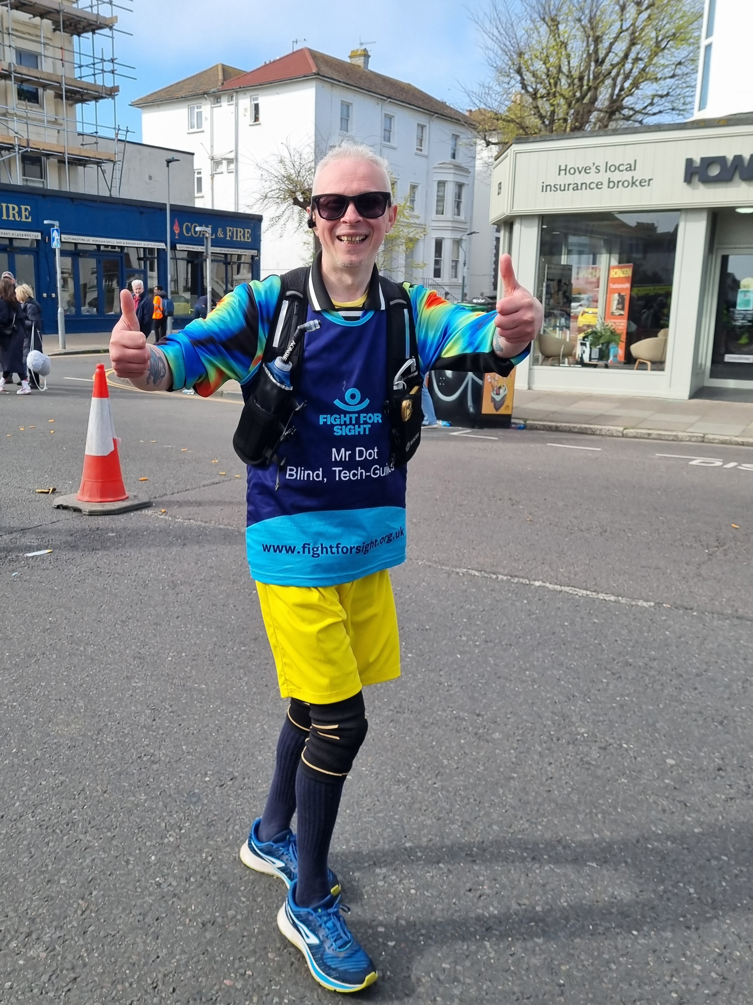 Blind artist achieves a world first by running the Brighton Marathon ...