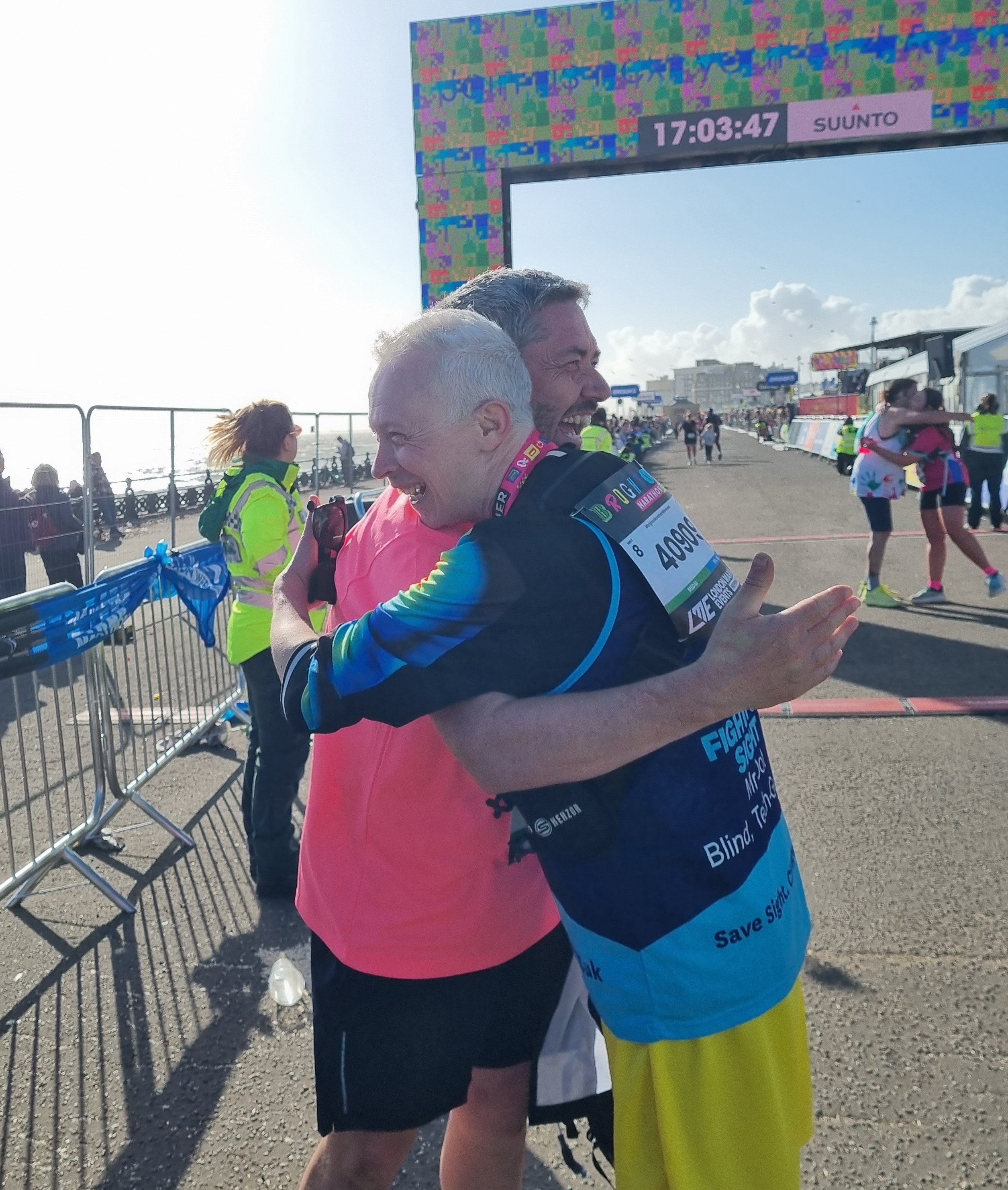 Blind artist achieves a world first by running the Brighton Marathon ...