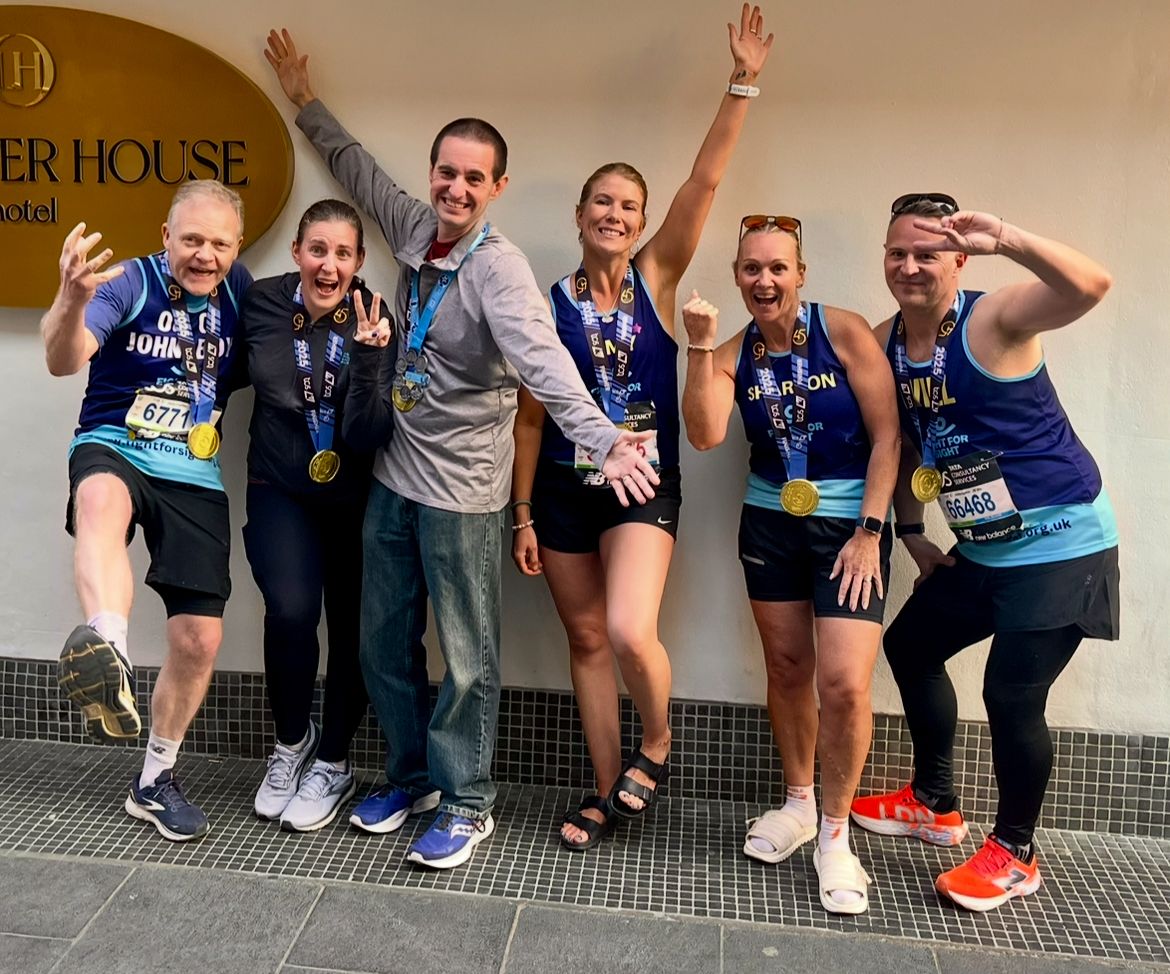 Blind artist achieves a world first by running the Brighton Marathon ...